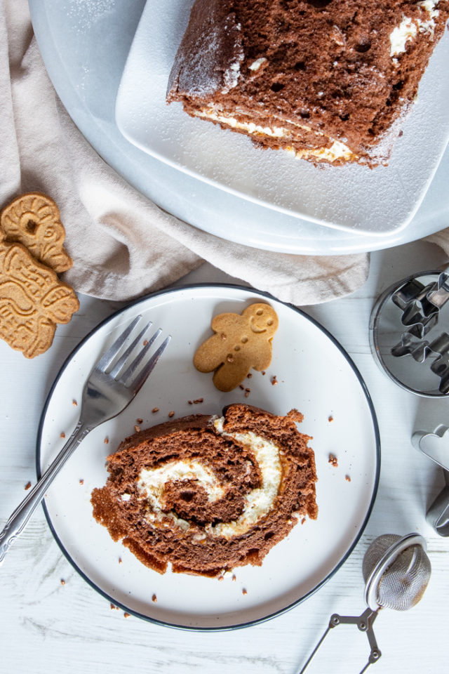 Gingerbread Chocolate Log - Crumbs and Corkscrews