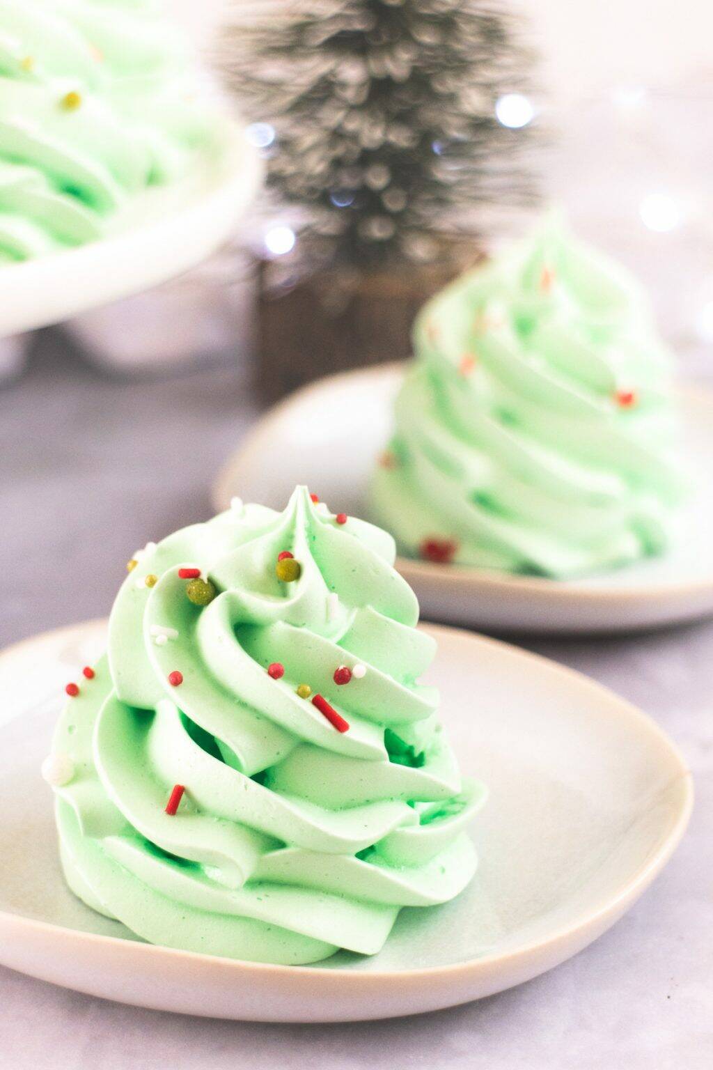 Christmas Tree Meringues - Crumbs and Corkscrews