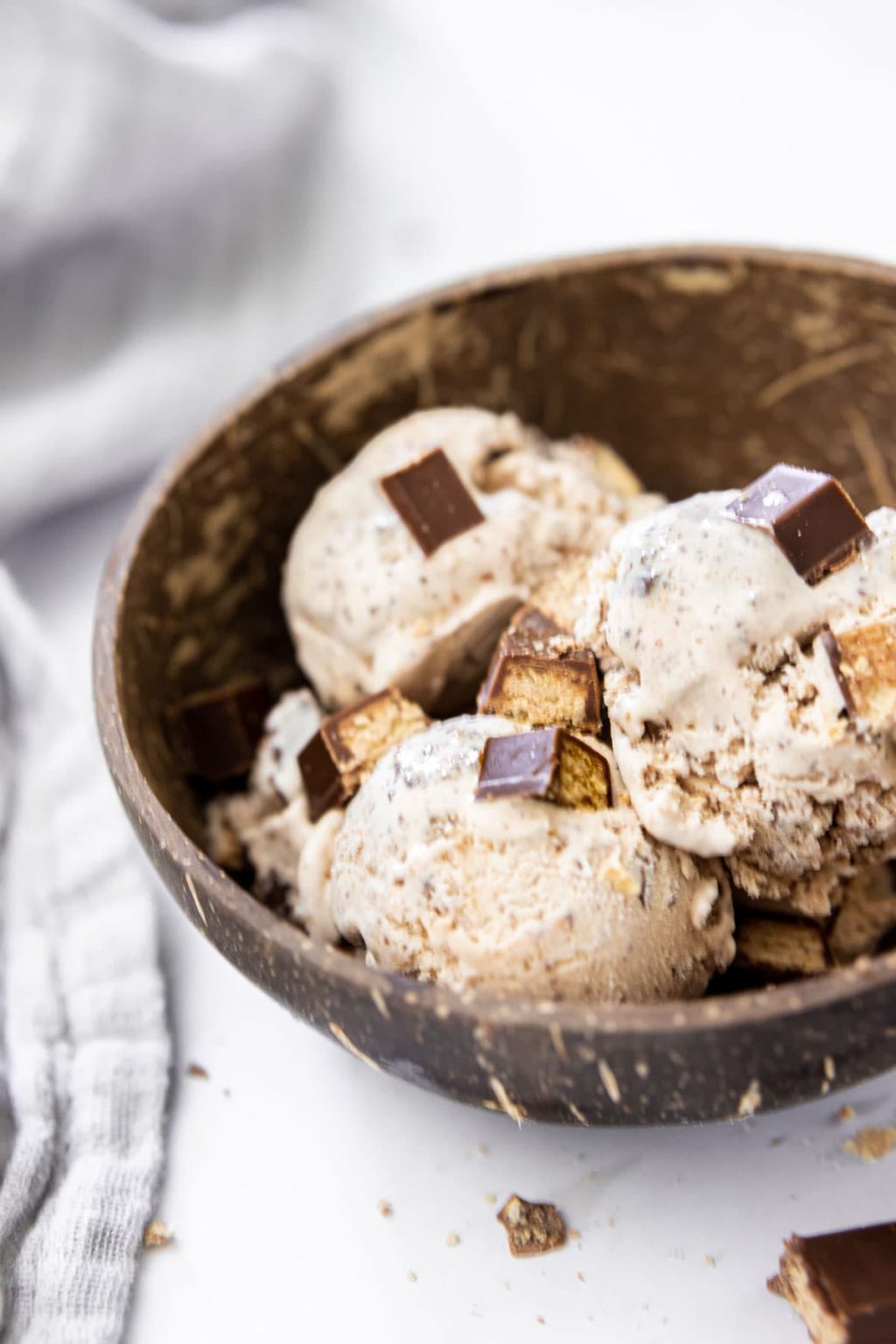 Kit Kat Ice Cream - Crumbs and Corkscrews